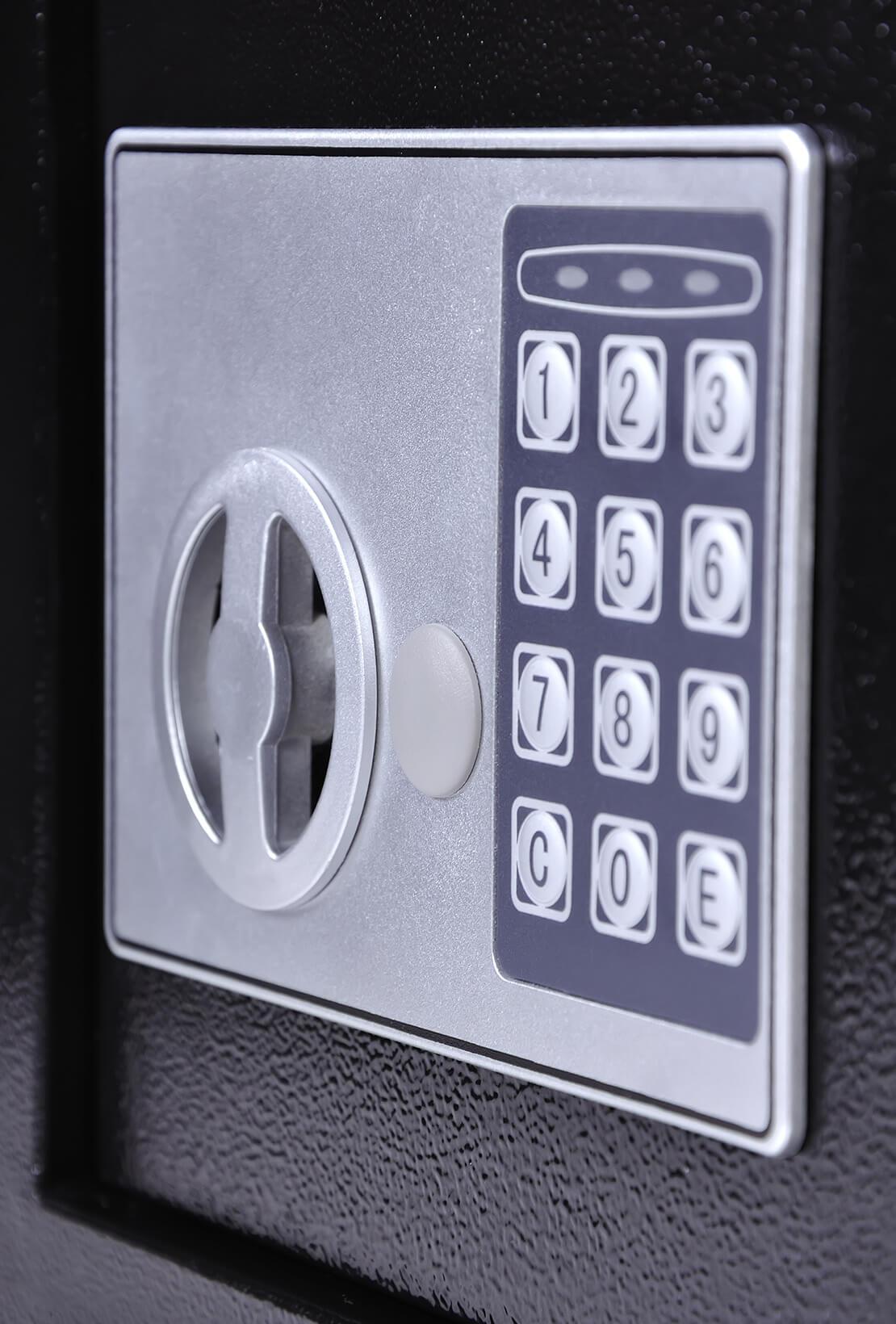 Expert Safe Opening Service in London | Fantastic Services