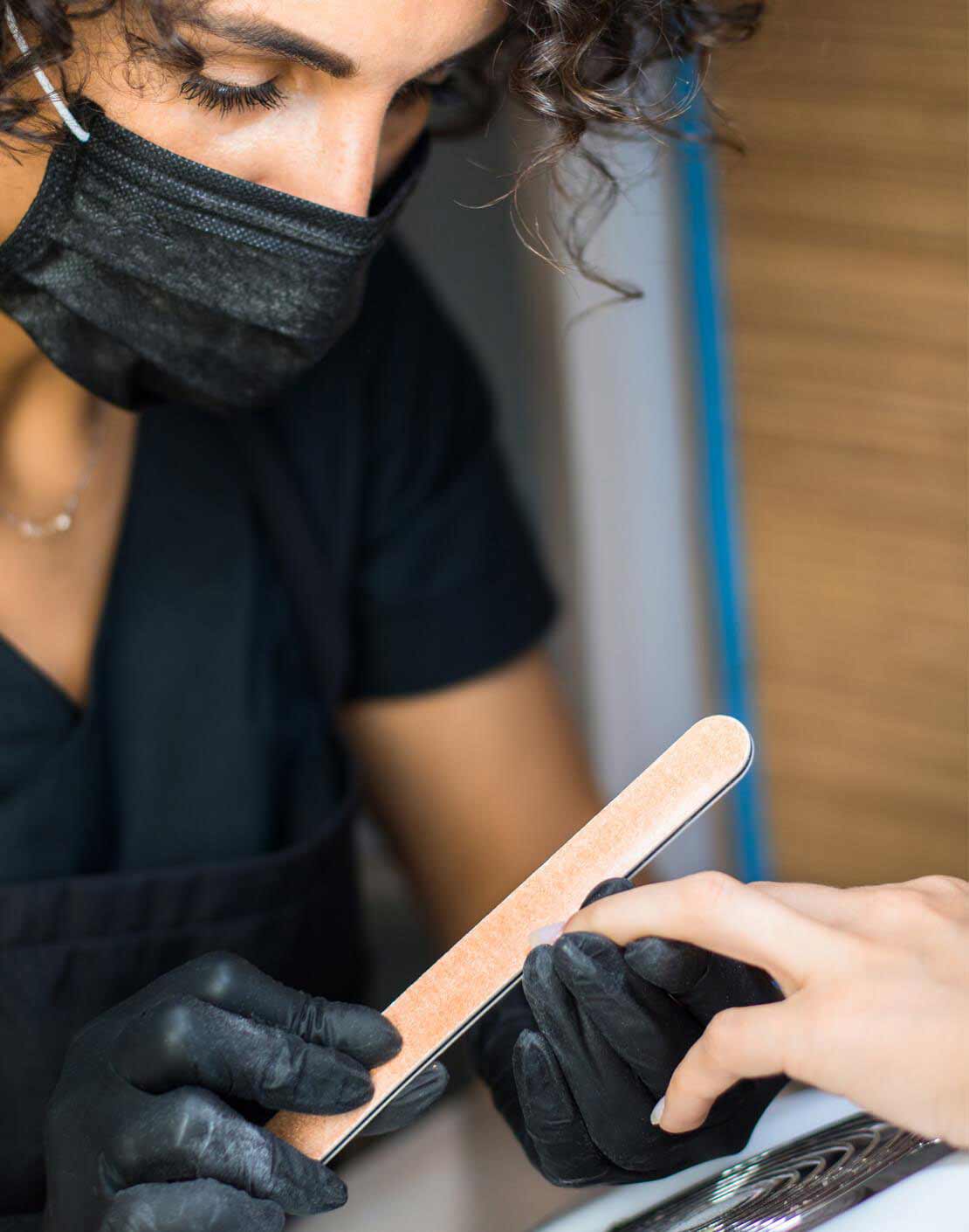 Expert Mobile Nail Technicians in London | Fantastic Services