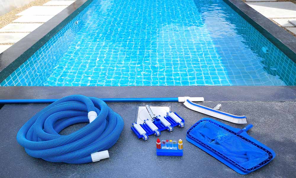 Professional Pool Cleaning and Maintenance | Fantastic Services