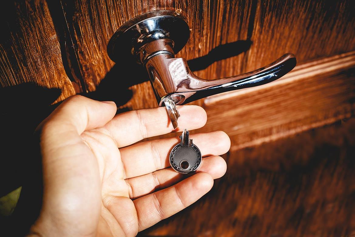 Broken Key Extraction Services | London Locksmith