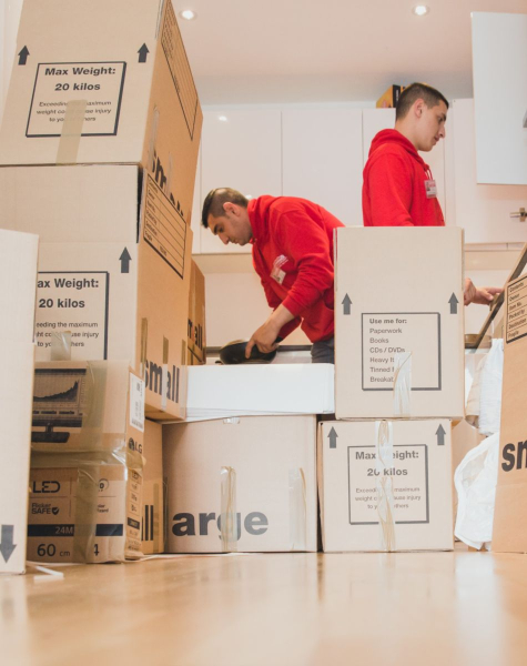 Professional Student Removals in London | Fantastic Services