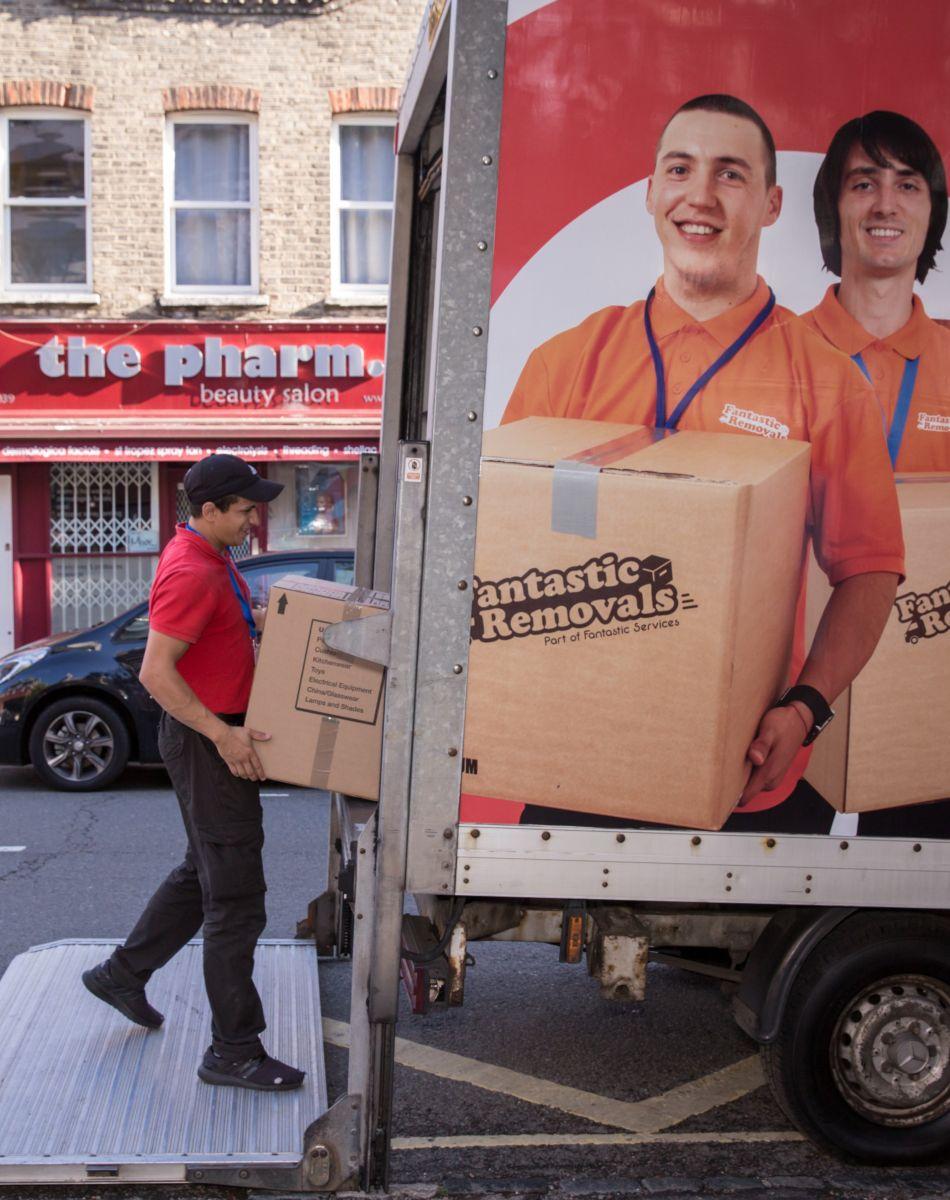 Professional Student Removals in London | Fantastic Services